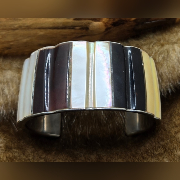 Unmarked | Jewelry | Mop Shell Inlay Cuff Bracelet Silver Tone Size 65 ...